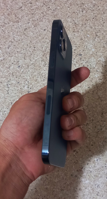 Ipxone 12 pro max 256 LLA 77 yomkist Rangi pacefik blue