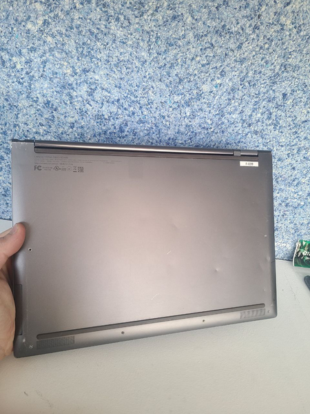 Lenovo Yoga x360 core i7-8650U/16GM RAM/256GB SSD