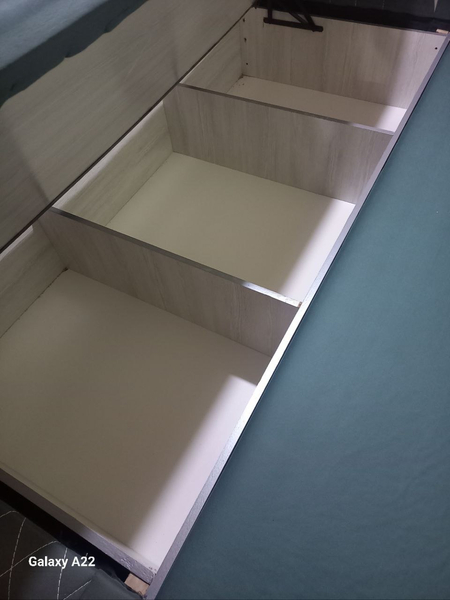 Sandiqli divan holati yangi