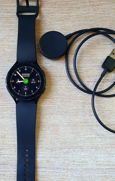 Смарт часы Samsung Galaxy Watch 4 (44 мм) Black
Черный