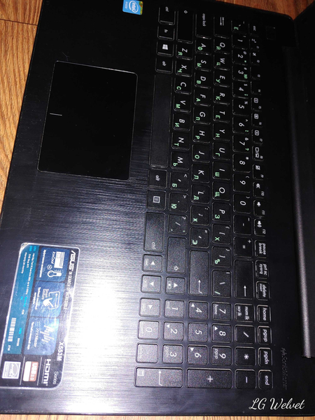Notebook ASUS holati zor.256 GB SSD qoyilgan