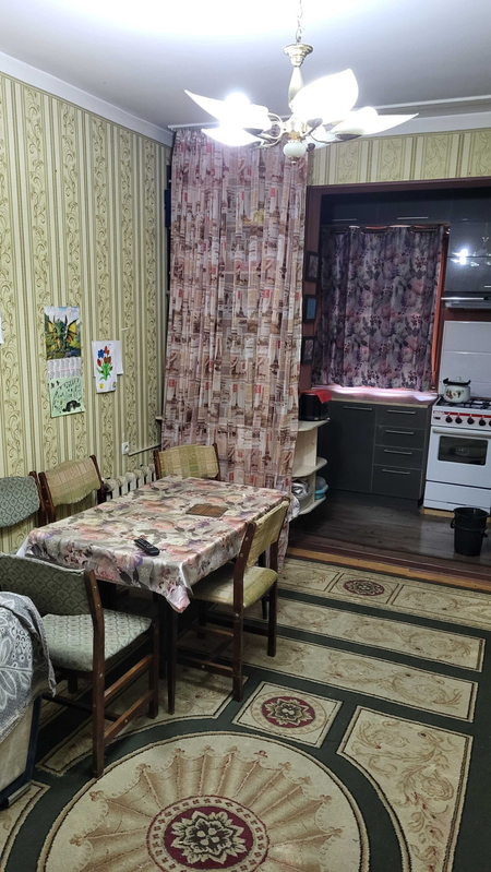 Сдаётся на долгий срок 2х переделанная в 3х комнатную квартира