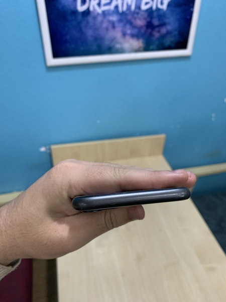 Iphone 11 64 GB qora