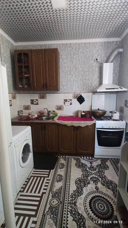 Пр-ся на м.Феруза 2 ком.кв.пер. в 3х ком. Большой балкон с подвалом