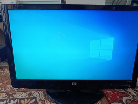 HP 22 shirokiy monitor