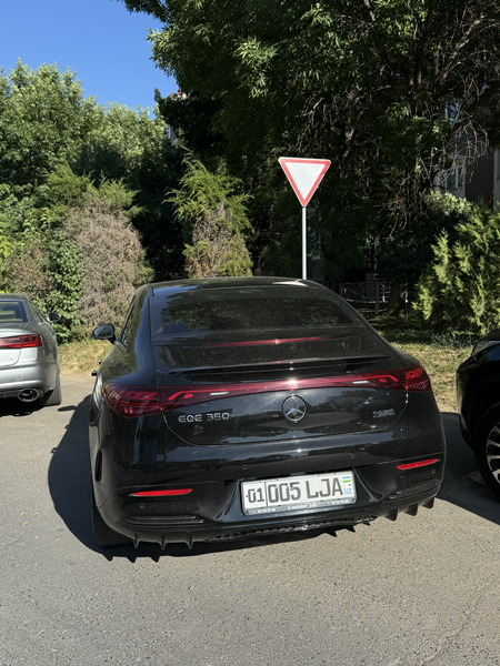 Mercedes-Benz EQE Edition One sotiladi