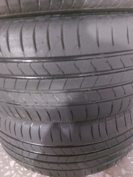 Kumho balon sotiladi 215/55/17 4 dona aybi yuq