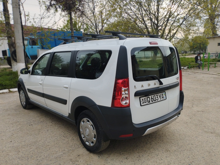 Lada largus cross