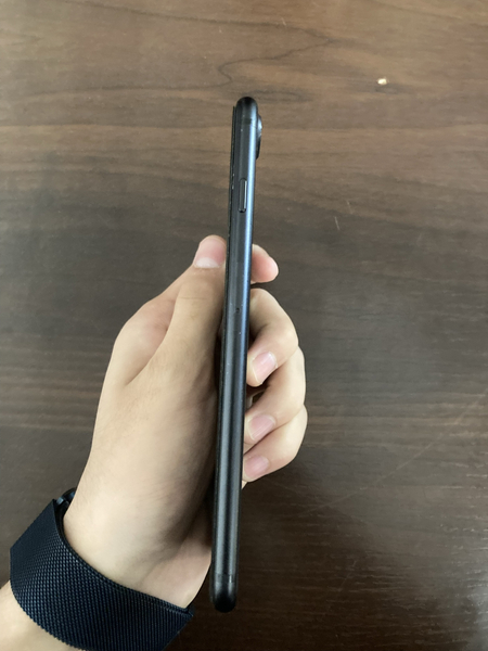 Iphone 7plus otb beradgan joyi bor