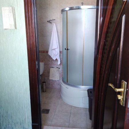 Сдается в элитной махалле участок под офис или под жилье. 4 спальных
