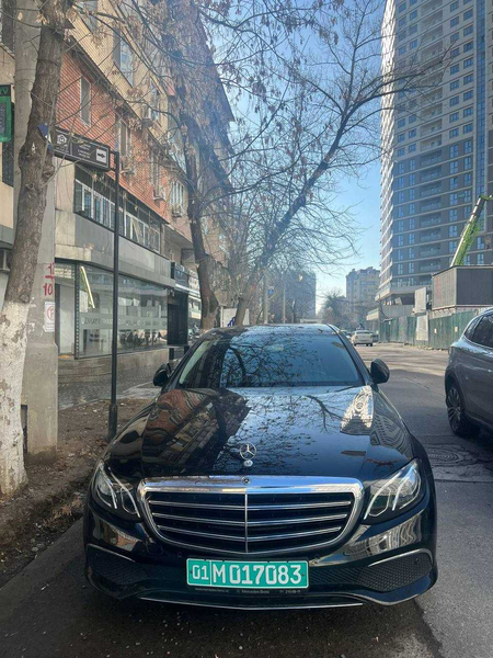 Mercedes-Benz 2019г.черный