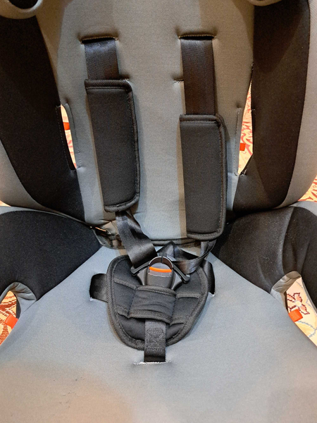 Продаётся детское автокресло Cosco baby go