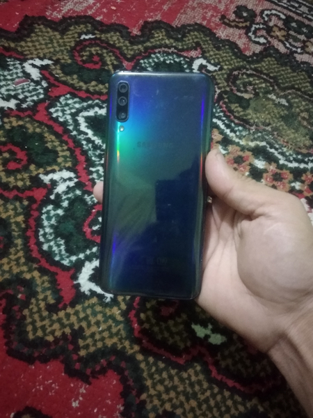 Samsung a50 sotiladi