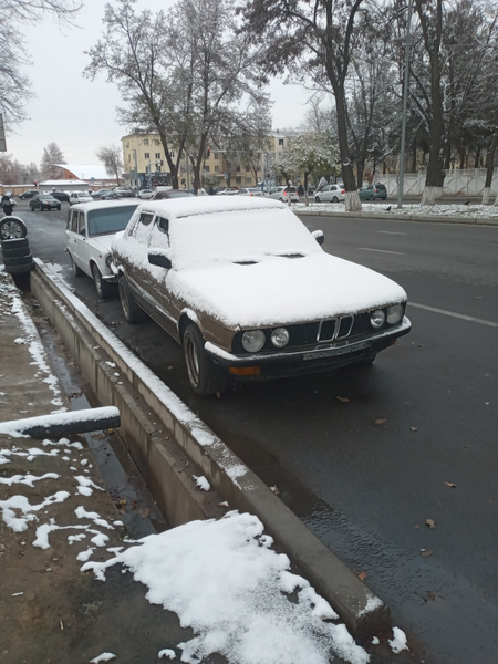 Bmw e28 sotiladi