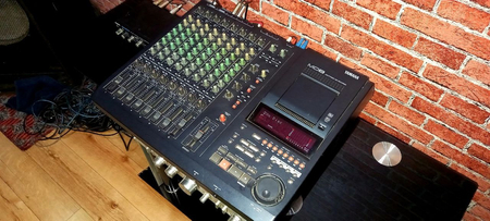 Продаю микшерный пульт YAMAHA 8 канальный +2 канала линия