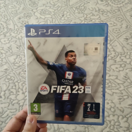 Продаётся игра FIFA 23 на PS4