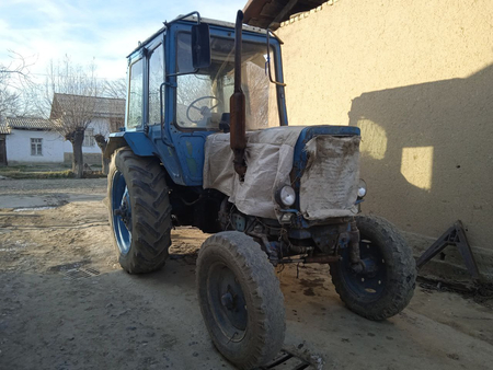 MTZ traktor karobka zadnimos zur vomishlidi