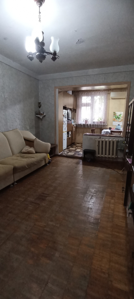 Продаётся квартира, Спутник-4, 2/1/4  балкон 2×6. Торцевая.