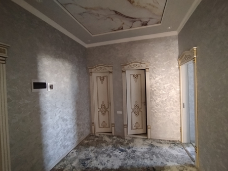 3 xonali  uy sotiladi, sag gilamlarini orqa tomonida