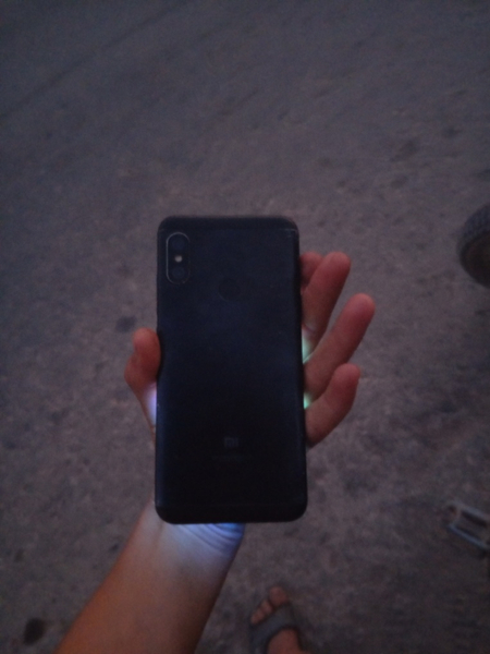 Redmi 6pro sotiladi aybi sensor singan pubg koʻtaradi xotirasi 64gb