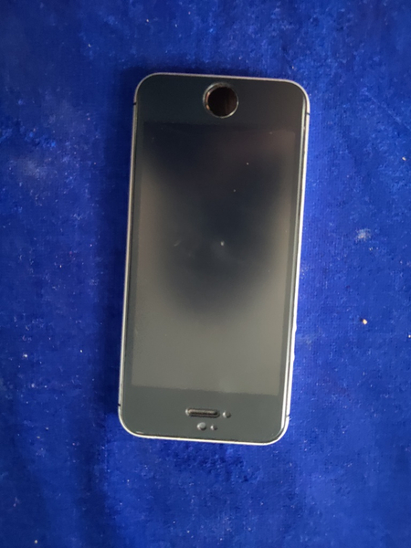Iphone Se xotira 32 gb yomkosti 91 narxi 650000 kami bor kelishamiz