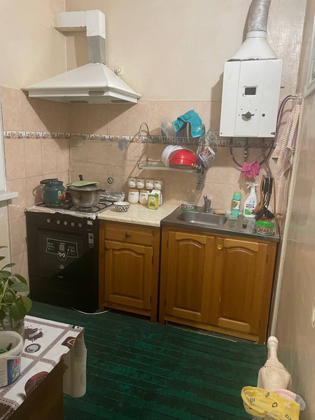 Yunusobod tumani orentr Eski toshturma 2*3/4/4 uy srochna sotiladi