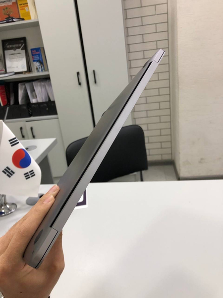 Macbook pro 2017/2016 13inch Retina 16/1tb Touch Bar