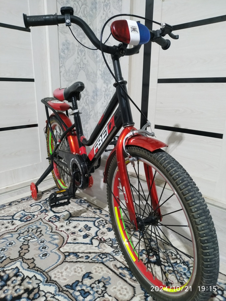 6/10 yosh bollalarga zo‘r velosiped sotiladi.