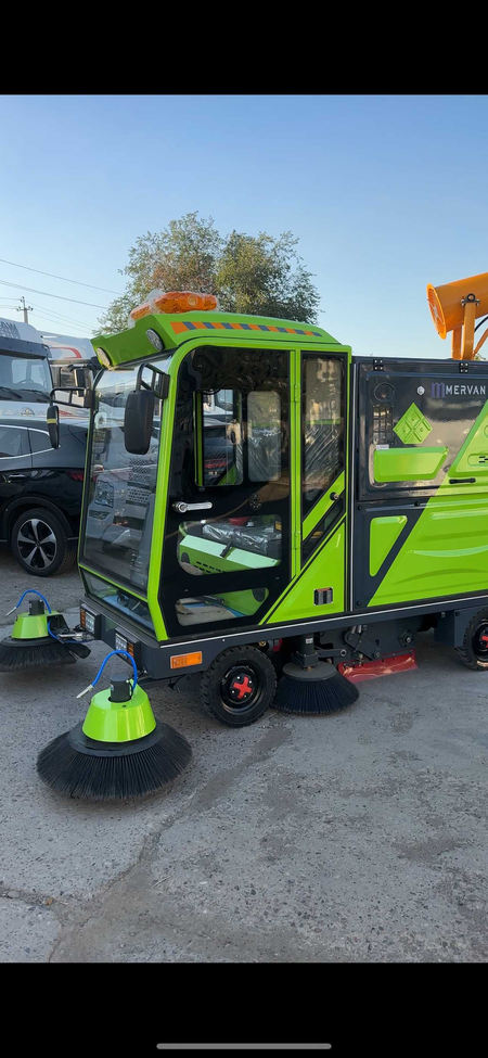 Уборочная подметальная машина SV 220