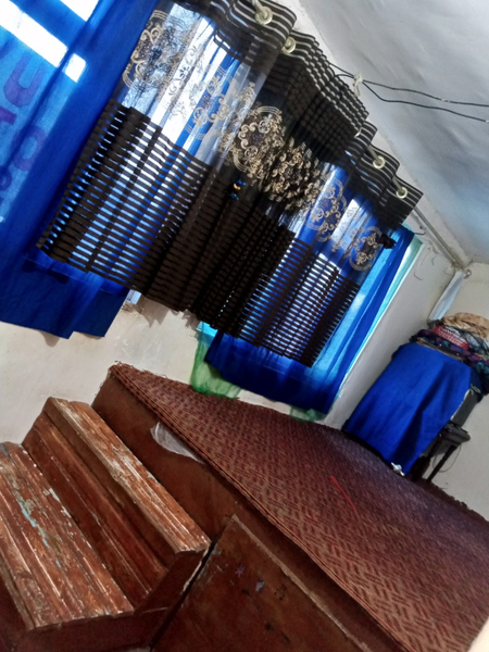 105 kv 4 xonalik 1-etaj 18000$ sotaman