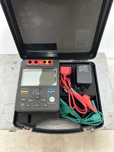 Мегаомметр UNI-T UT512
