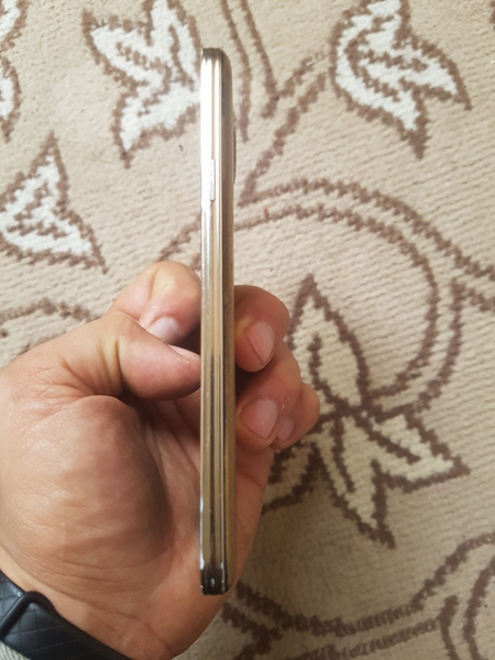 iPhone  4S 16 GB sotiladi