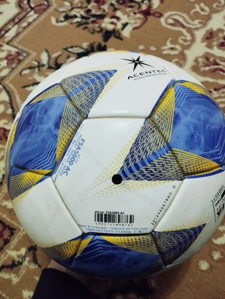 Molten original futbol toʻpi