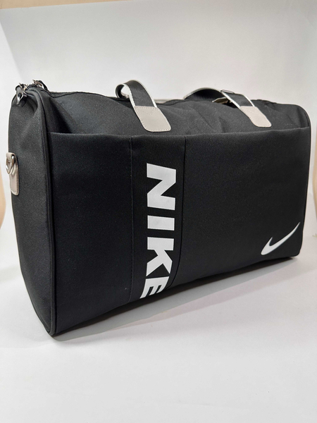 Nike sumkasi sotuvda