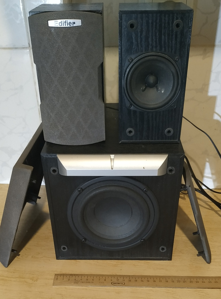 Компьютерные колонки 2.1 Edifier X400 .