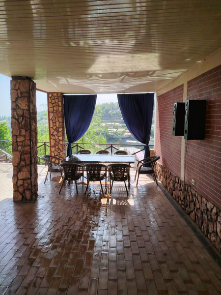 Dacha charvak bochka