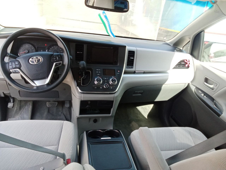 Toyota Sienna минивен фул позиция.