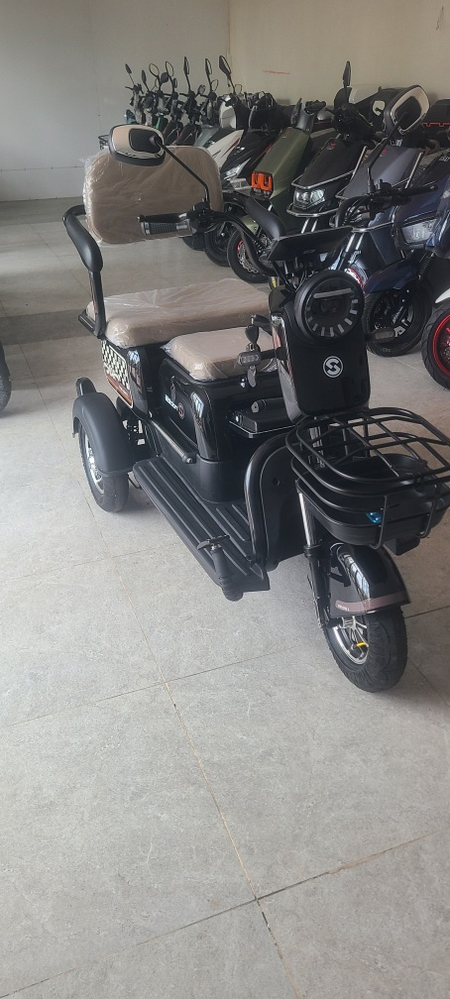 Uch Oyoqli skuter 72v20amp
