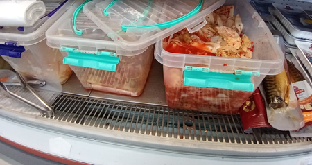 Tuzlamalar bor bochkada tayyorlangan