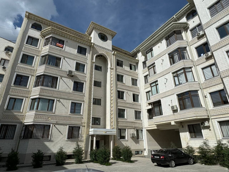Продается 3 комнатная квартира на 1 этаже по улице Амира Темура