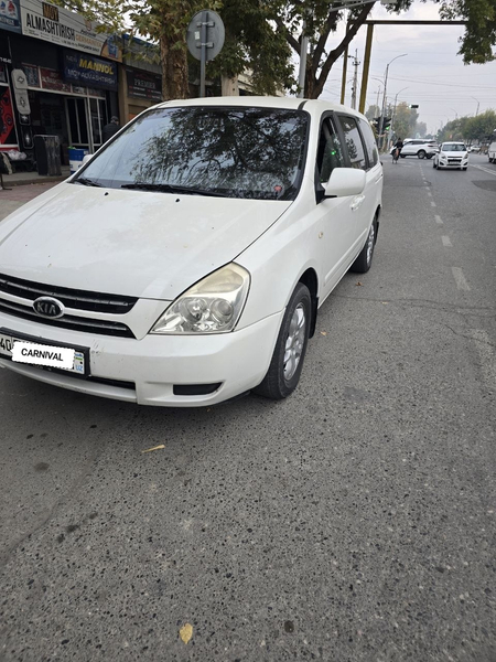 KIA CARNIVAL sotiladi.
