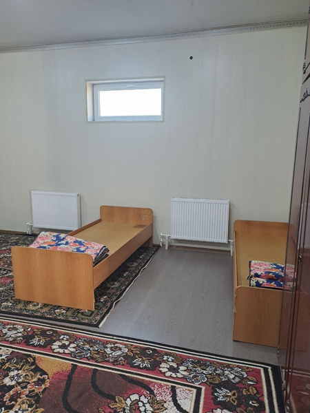 Arenda uchastka beriladi 1 xona oʻyla qizlaga 300