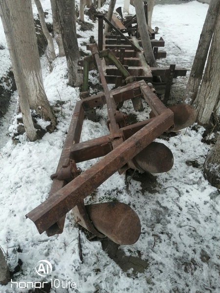 T28 traktori sotiladi