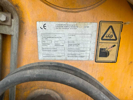 Погрузчик Эксковатор JCB сотилади