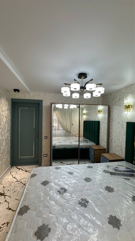 Продается 4 ком. Квартира на 1 этаже площадью 72 кв.м. Адрес 8 марта