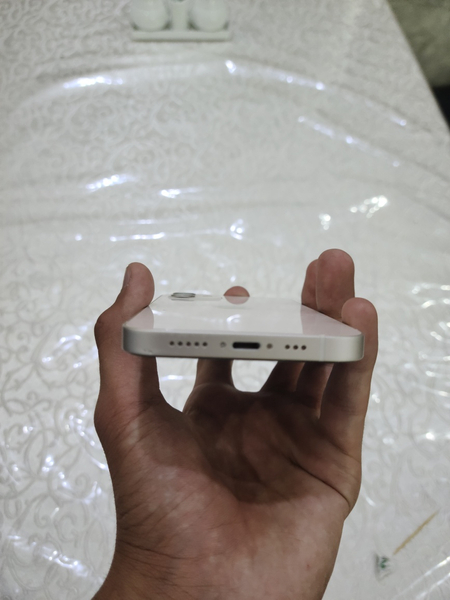 IPhone 12 ideal holatda