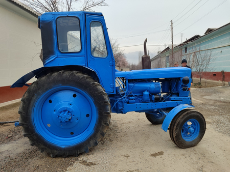 28 traktor sotiladi oladiganlar tel qilina