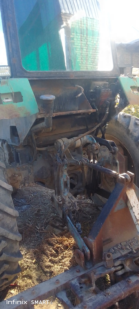 Traktor sotiladi