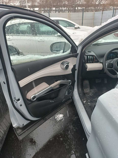 BYD Yuan 4 pazitsiya