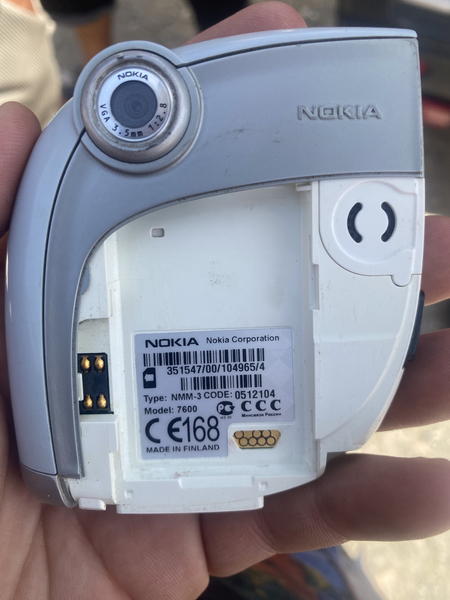 Нокия сотилади 7600